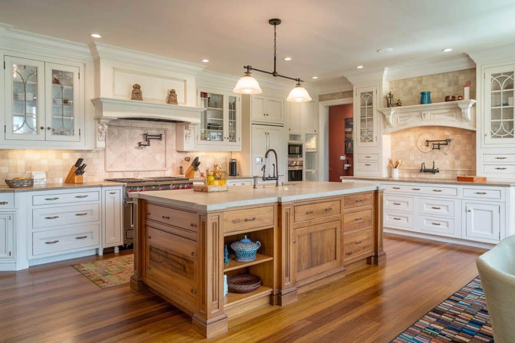 Designer Tips For Creating Beautiful Traditional Kitchen Designs