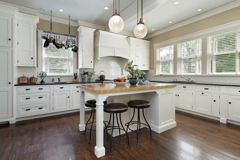 Designer Tips To Create Gorgeous White Country Kitchens