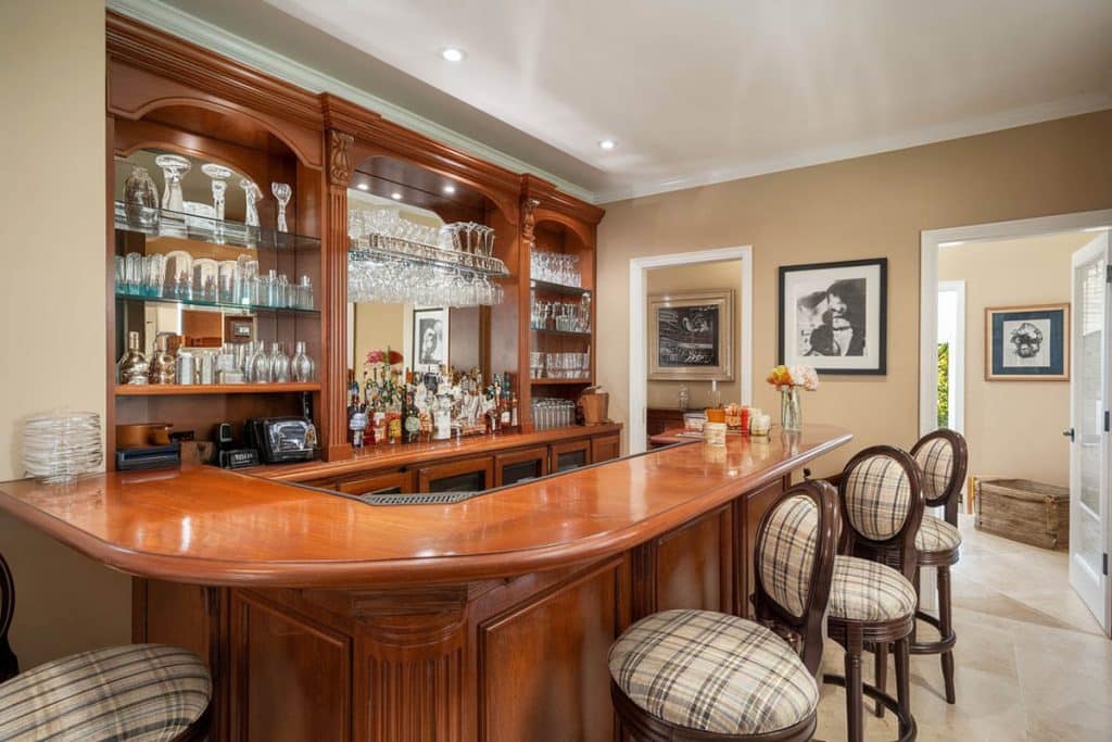 Designer Tips For Creating Custom Home Bars (Design Ideas)