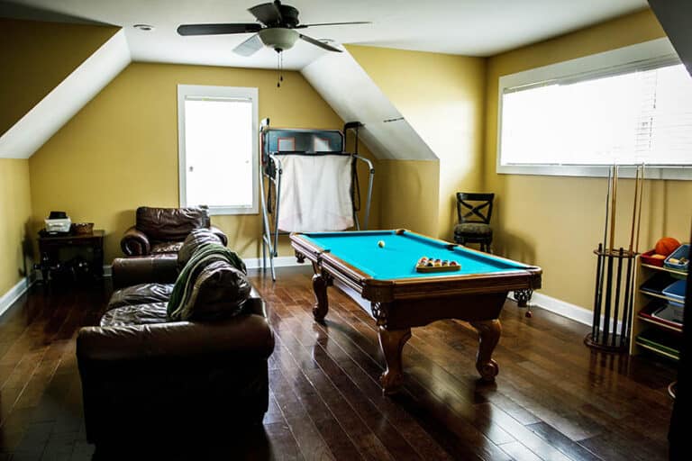 Man Cave Flooring Ideas (Design Guide)