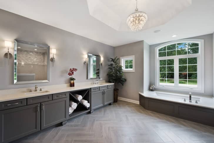 Best Paint Finish for Bathrooms: Interior Designer Shares What To Use