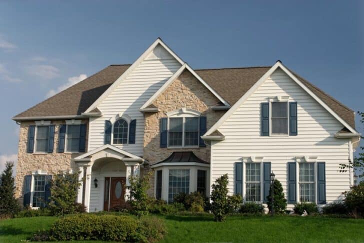 White Vinyl Siding (Types & Materials)
