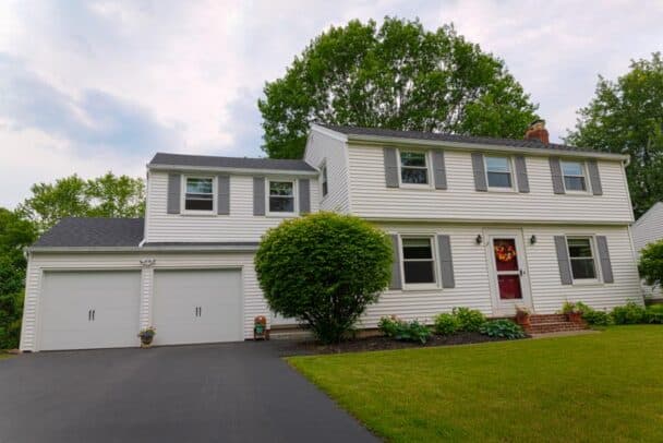 White Vinyl Siding (Types & Materials)