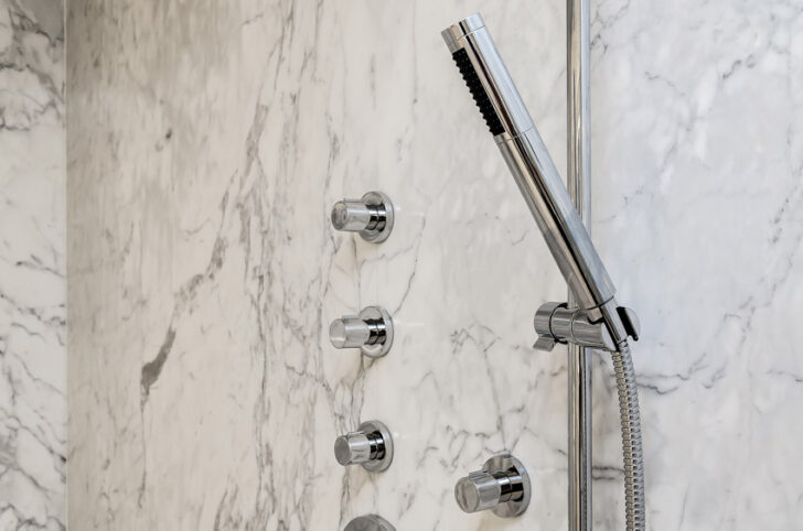 Smart Shower Head (Designs & Buying Guide)