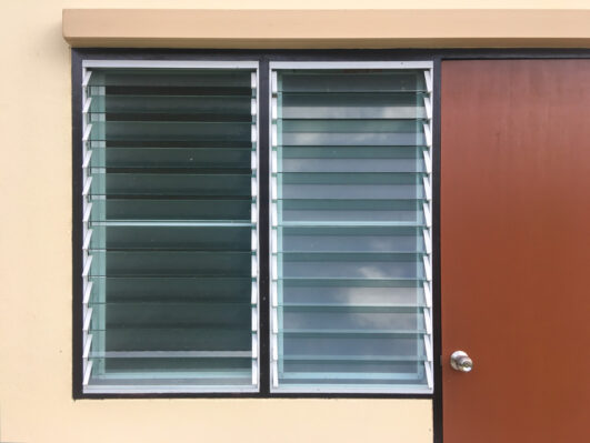 Reasons to Choose Jalousie Windows (Types & Pros and Cons)