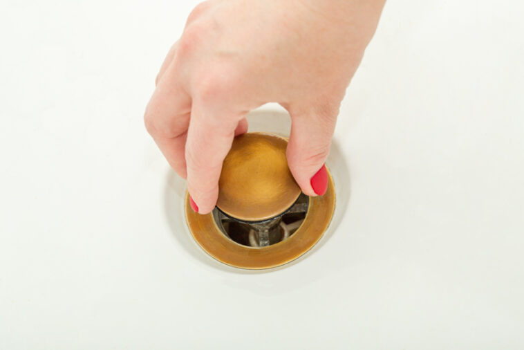 7 Types Of Bathtub Drains (Stopper & Strainer Guide)