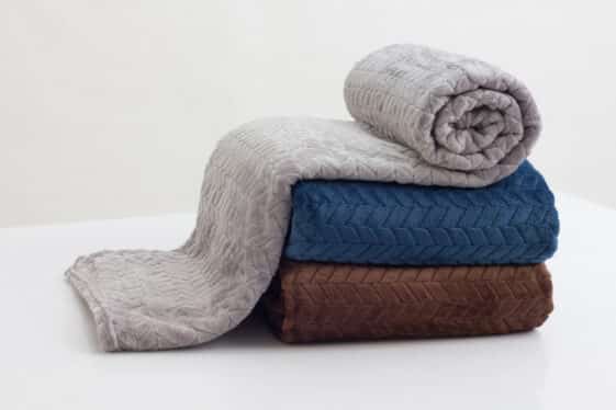 21 Types Of Comforters (Fabrics & Materials)