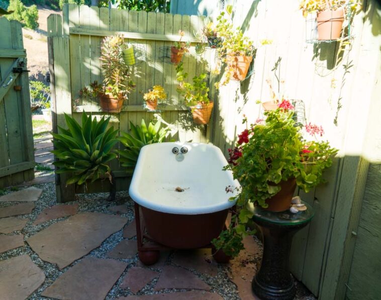 21 Outdoor Bath Ideas (Tub Materials & Designs)