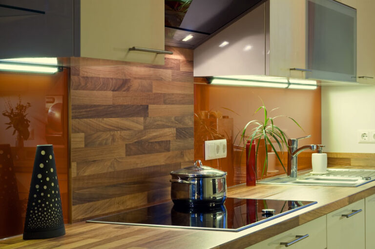 Wood Tile Backsplash (Styles, Patterns & Pros and Cons)