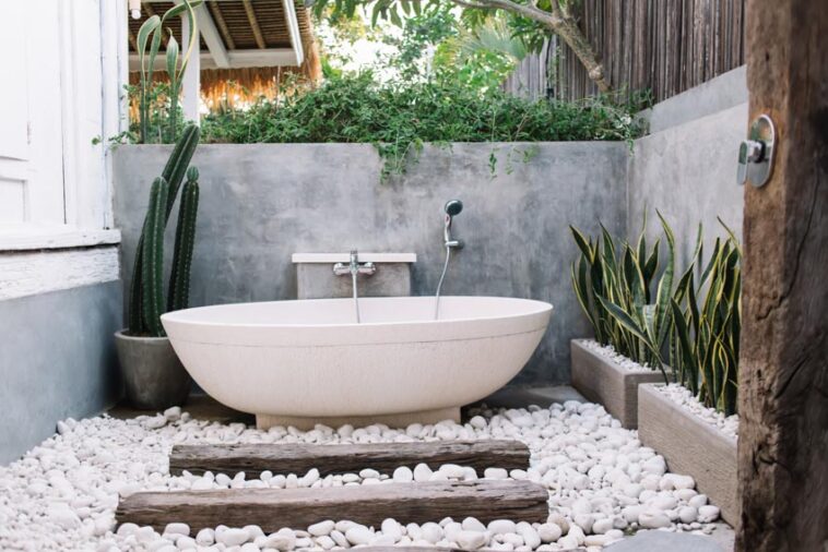 21 Outdoor Bath Ideas (Tub Materials & Designs)