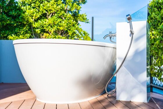 21 Outdoor Bath Ideas (Tub Materials & Designs)