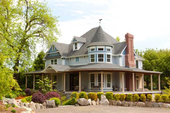Bow Window (Designs & Difference to Bay Windows)