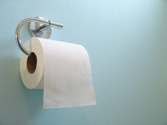 25 Bathroom Essentials (Must Haves & Checklist)