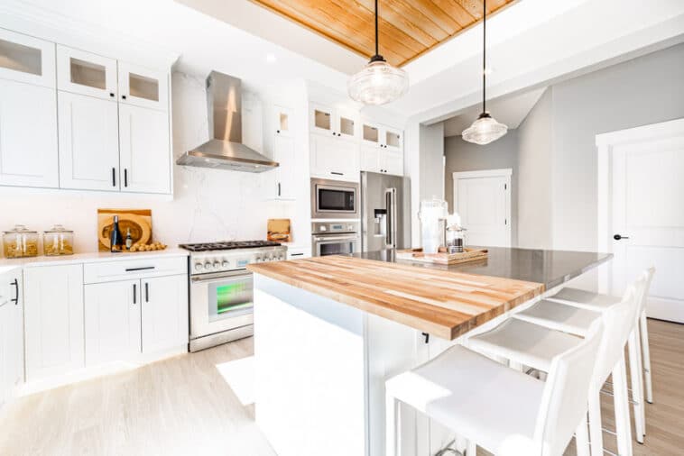 Built In Cutting Board (Sizes & Kitchen Countertop Ideas)