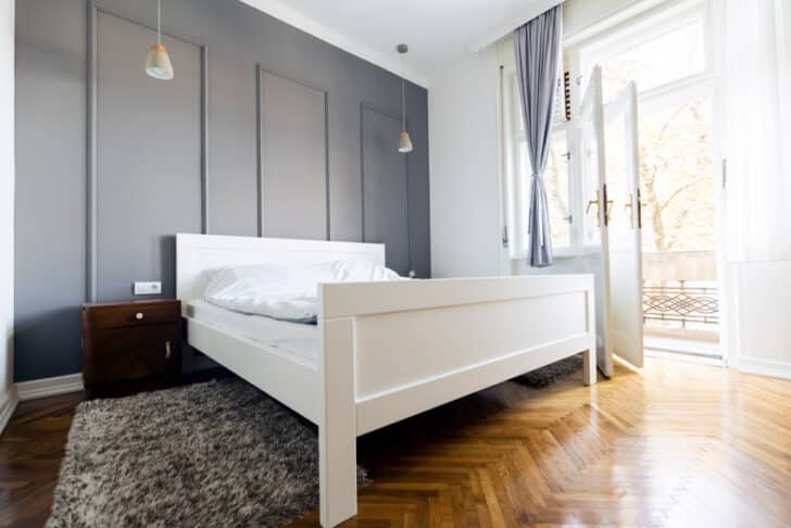 Bed Footboard (Pros and Cons & Features)