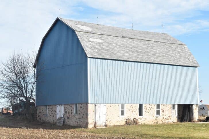 17 Types Of Barns (Construction & Roof Designs)