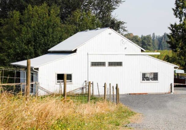 17 Types Of Barns (Construction & Roof Designs)