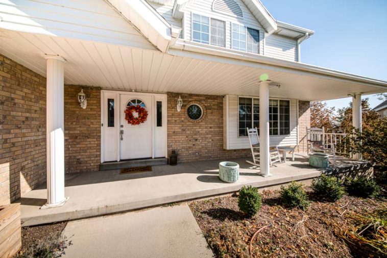 Outdoor Ceiling Panels (Types & Pros and Cons)