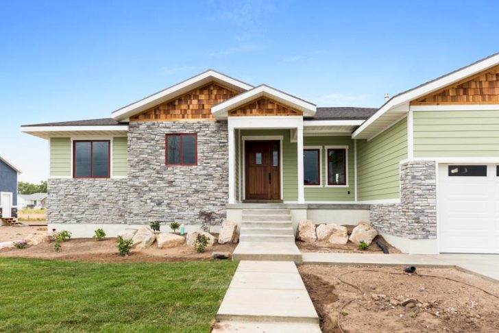 20 Types Of Exterior House Stone (Materials & Designs)