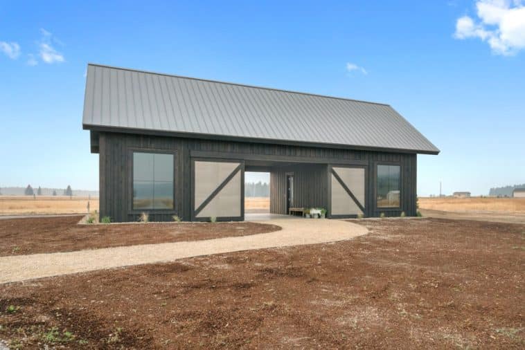 Pole Barn Color Schemes (30 Best Paint Combinations)