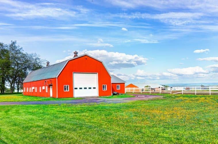 Pole Barn Color Schemes (30 Best Paint Combinations)