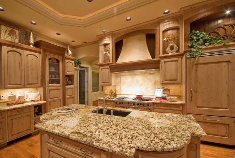 Italian Kitchen Cabinets (Design Styles & Materials)