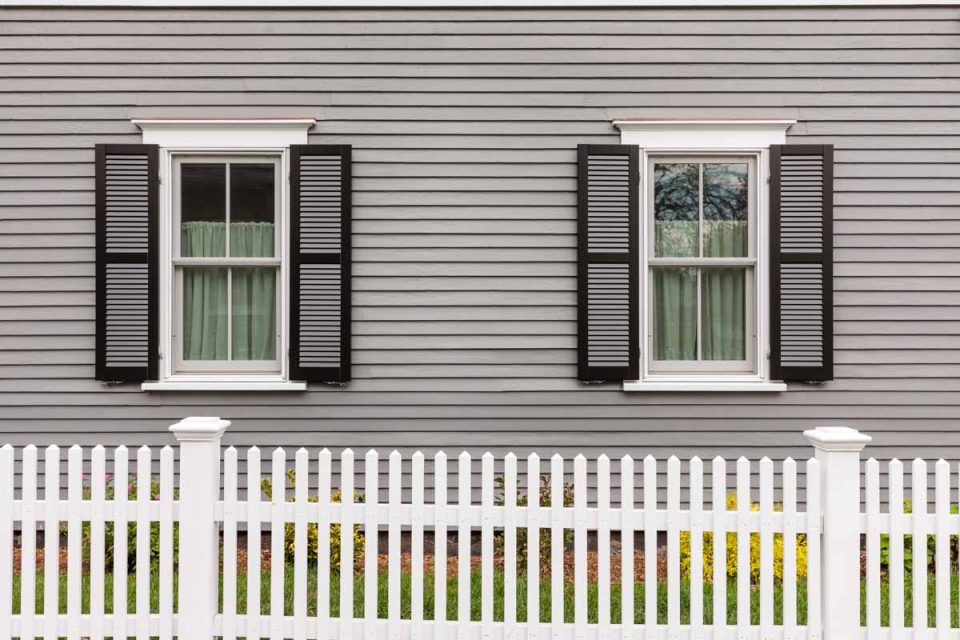 House and Fence Color Combinations (Best Exterior Options)